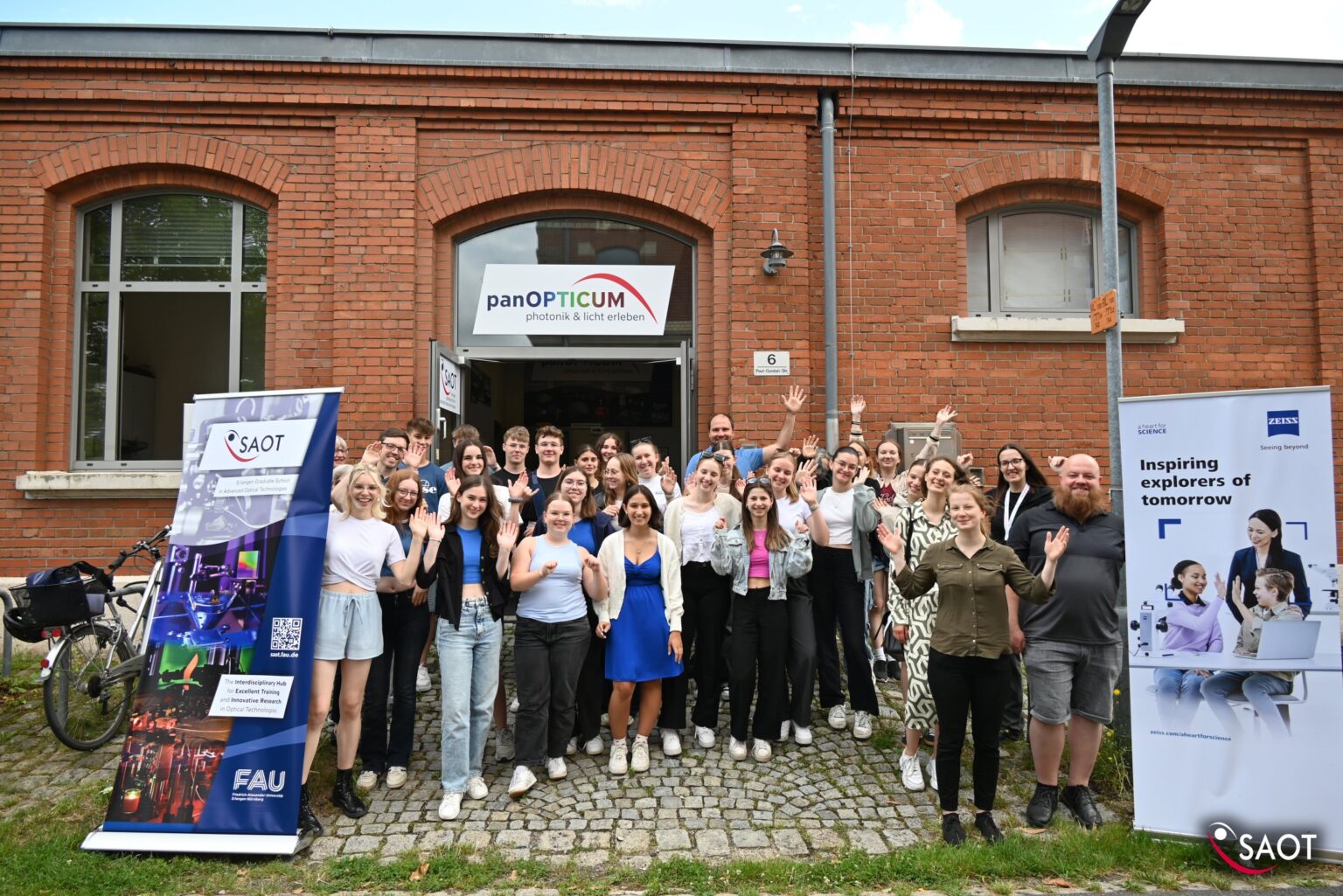 Erlangen Graduate School in Advanced Optical Technologies
